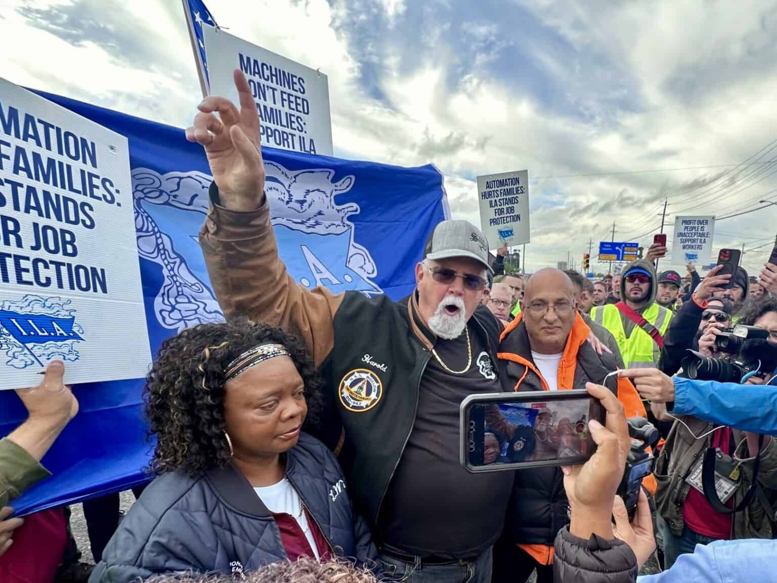 China's Ports Edge - The Wire China